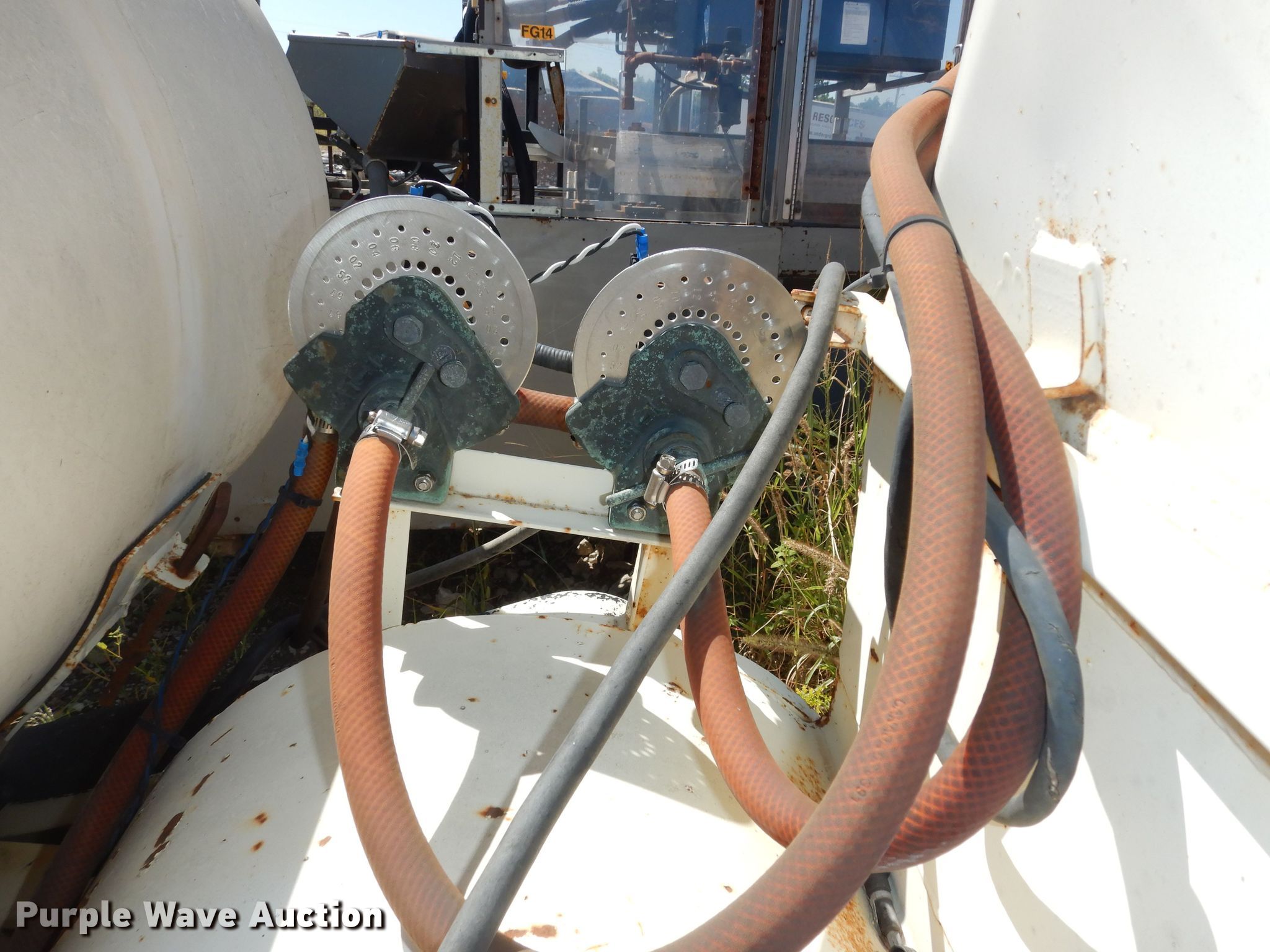 AgTec 3004 crop sprayer in Wamego, KS | Item DM3129 sold | Purple Wave