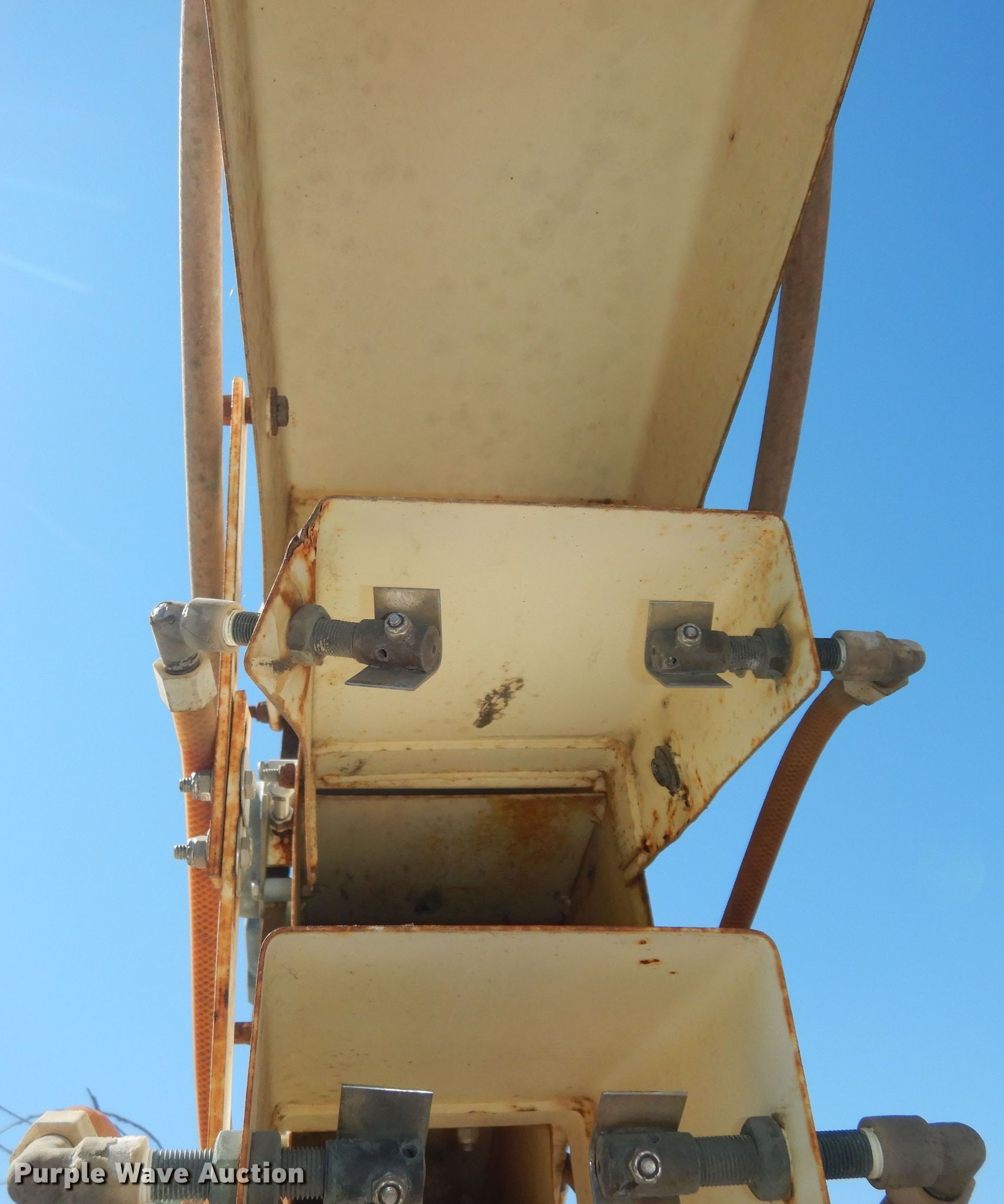 AgTec 3004 crop sprayer in Wamego, KS | Item DM3129 sold | Purple Wave