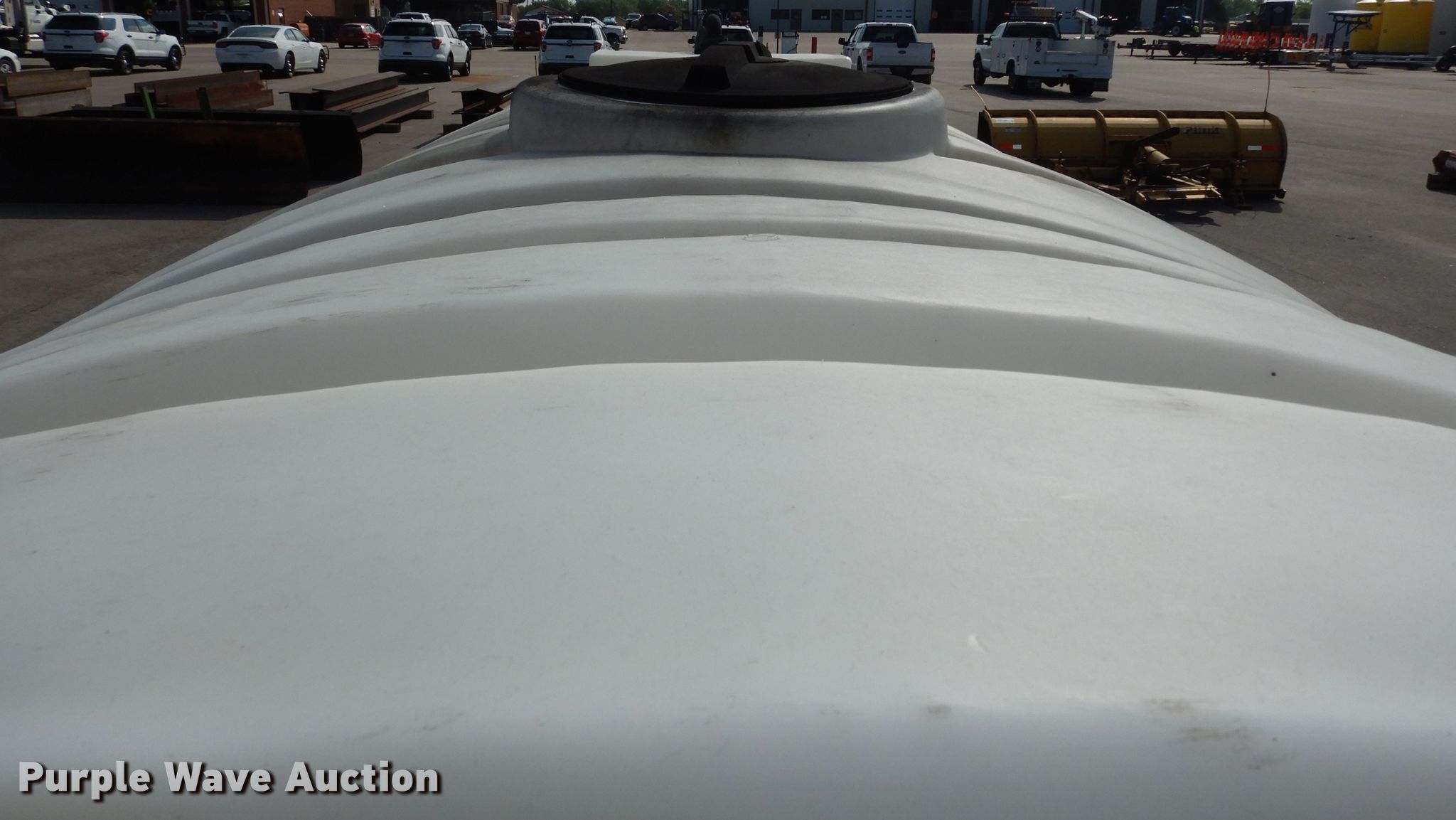 Poly tank in Topeka, KS | Item DM3091 sold | Purple Wave