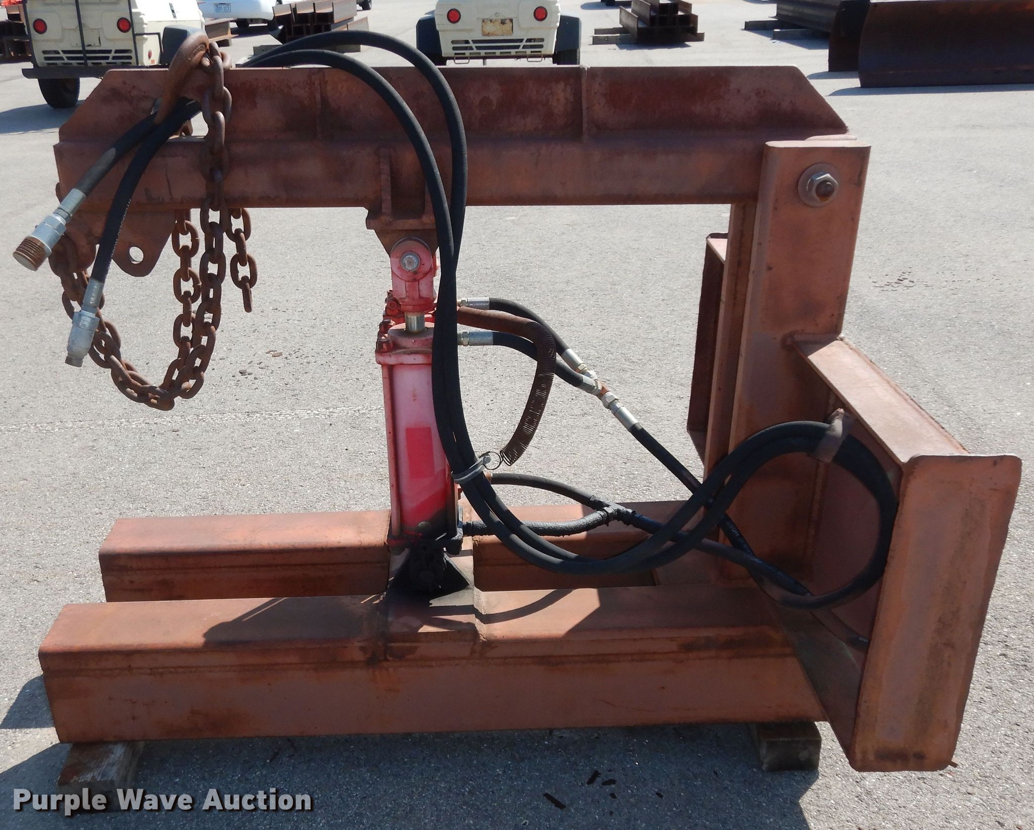 Skid steer hoist in Topeka, KS | Item LR9871 sold | Purple Wave