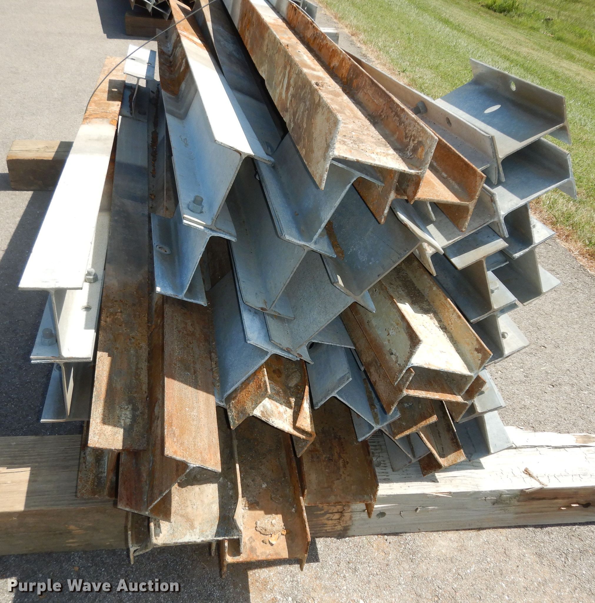 (25) guard rail posts in Topeka, KS | Item LR9905 sold | Purple Wave