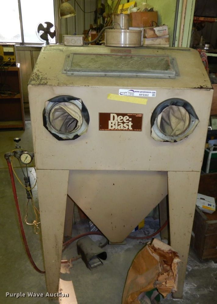 Dee-Blast 2030 sand blaster in Chanute, KS | Item HF9362 sold | Purple Wave