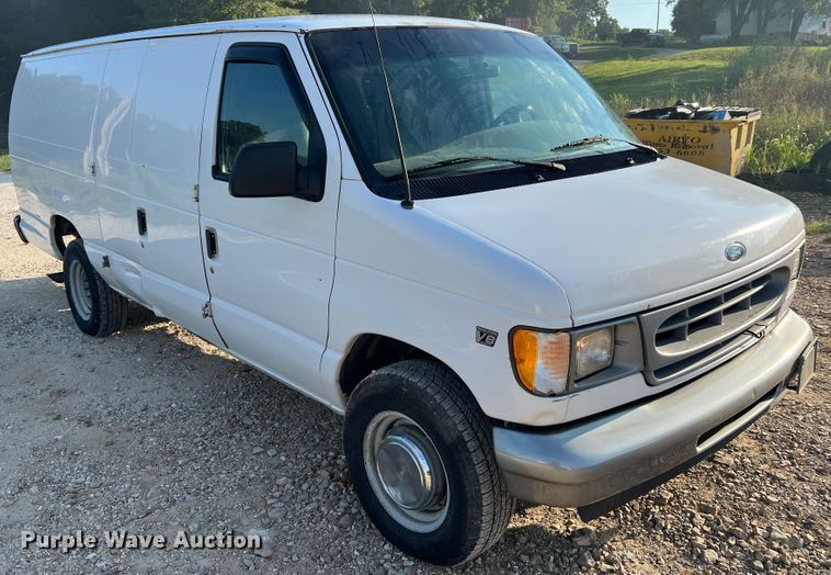 2001 Ford E350 Super Duty van in Tebbetts, MO | Item MR9808 sold ...