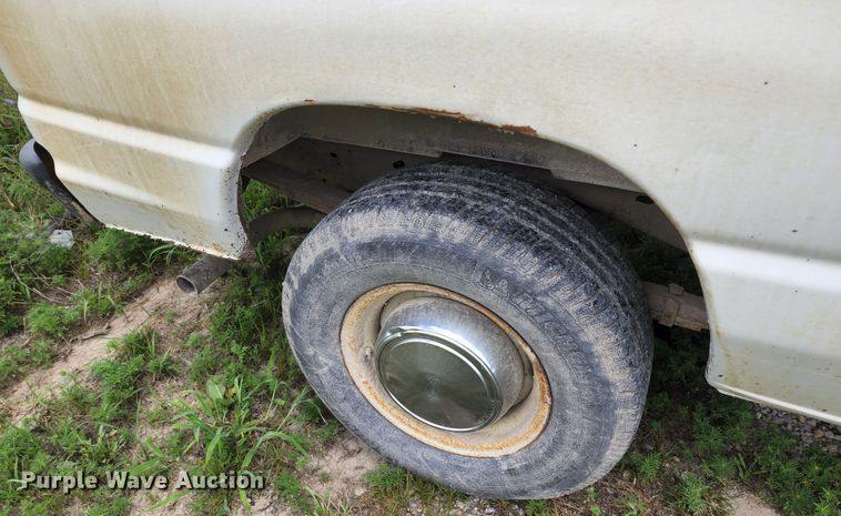 2006 Ford E250 van in Harrisonville, MO | Item JB9066 sold | Purple Wave