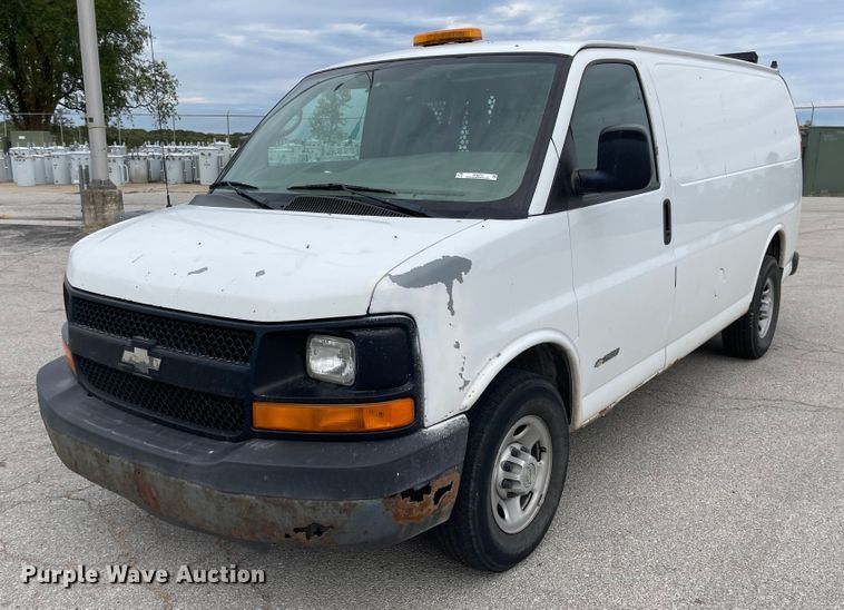 2005 Chevrolet Express 2500 van in Kansas City, KS | Item JF9070 sold ...