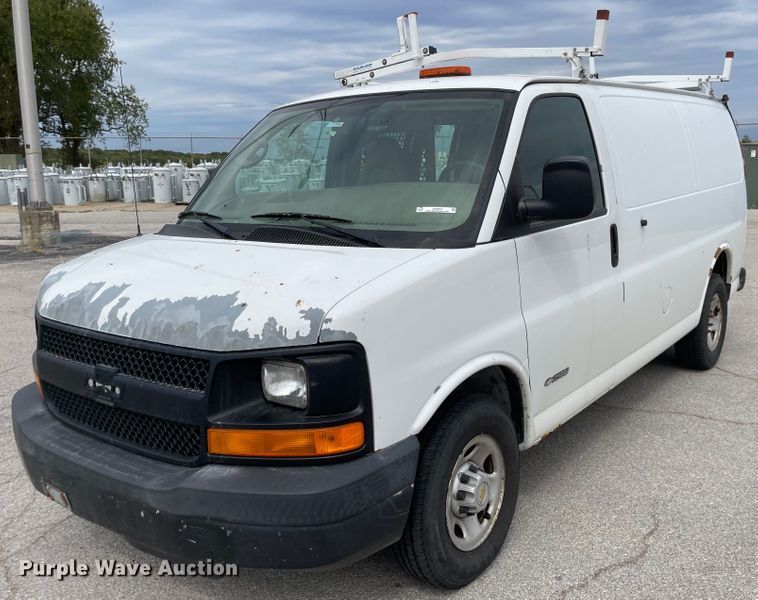 2004 Chevrolet Express 2500 van in Kansas City, KS | Item JF9073 sold ...