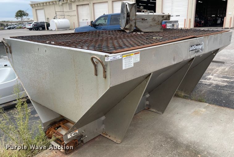 Salt Dogg spreader in Kansas City, KS | Item JF9077 sold | Purple Wave