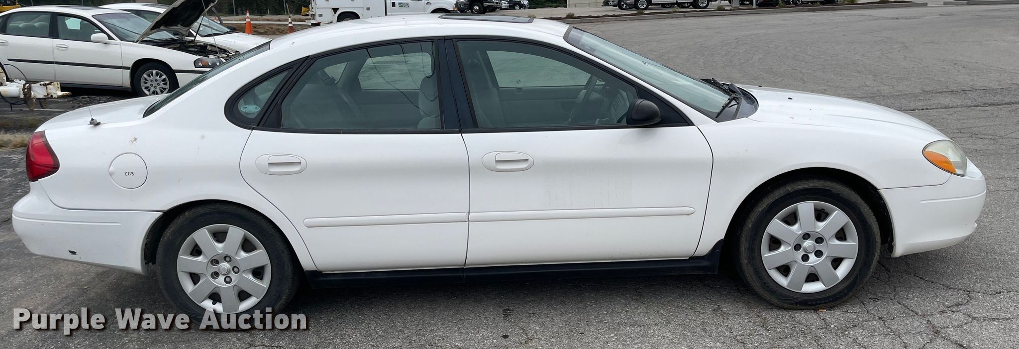 2003 Ford Taurus in Kansas City, KS | Item JF9059 sold | Purple Wave