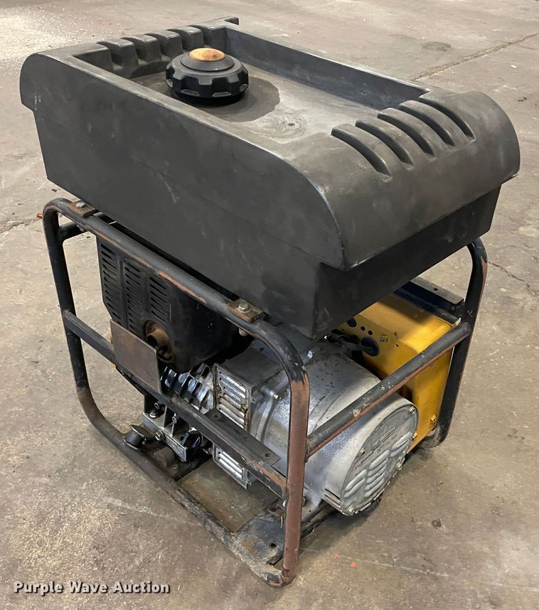 Robin RGD2500 generator in Norton, KS | Item LU9531 sold | Purple Wave