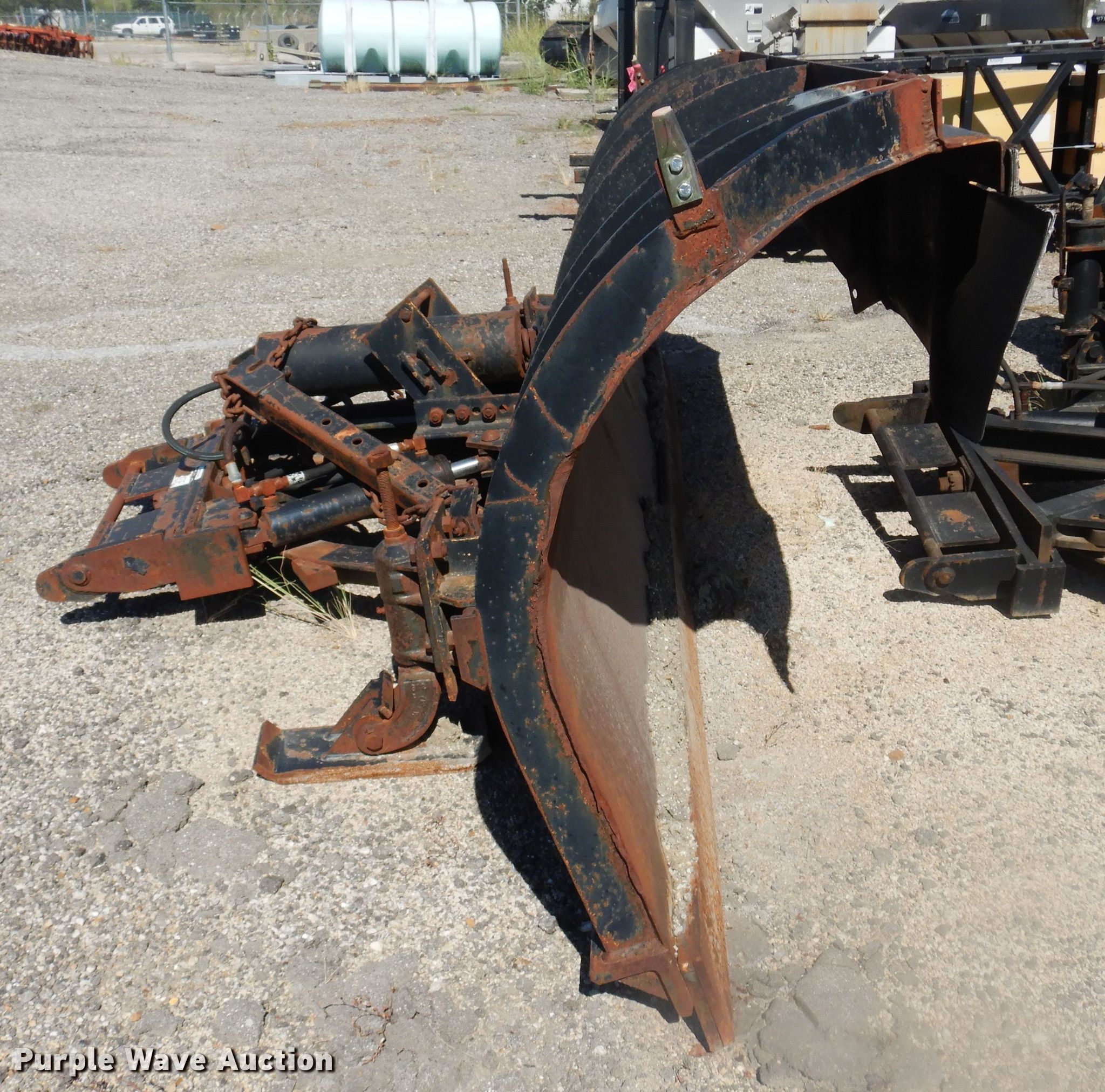 Flink 11MA 11'W snow plow in Chanute, KS | Item JA9712 sold | Purple Wave