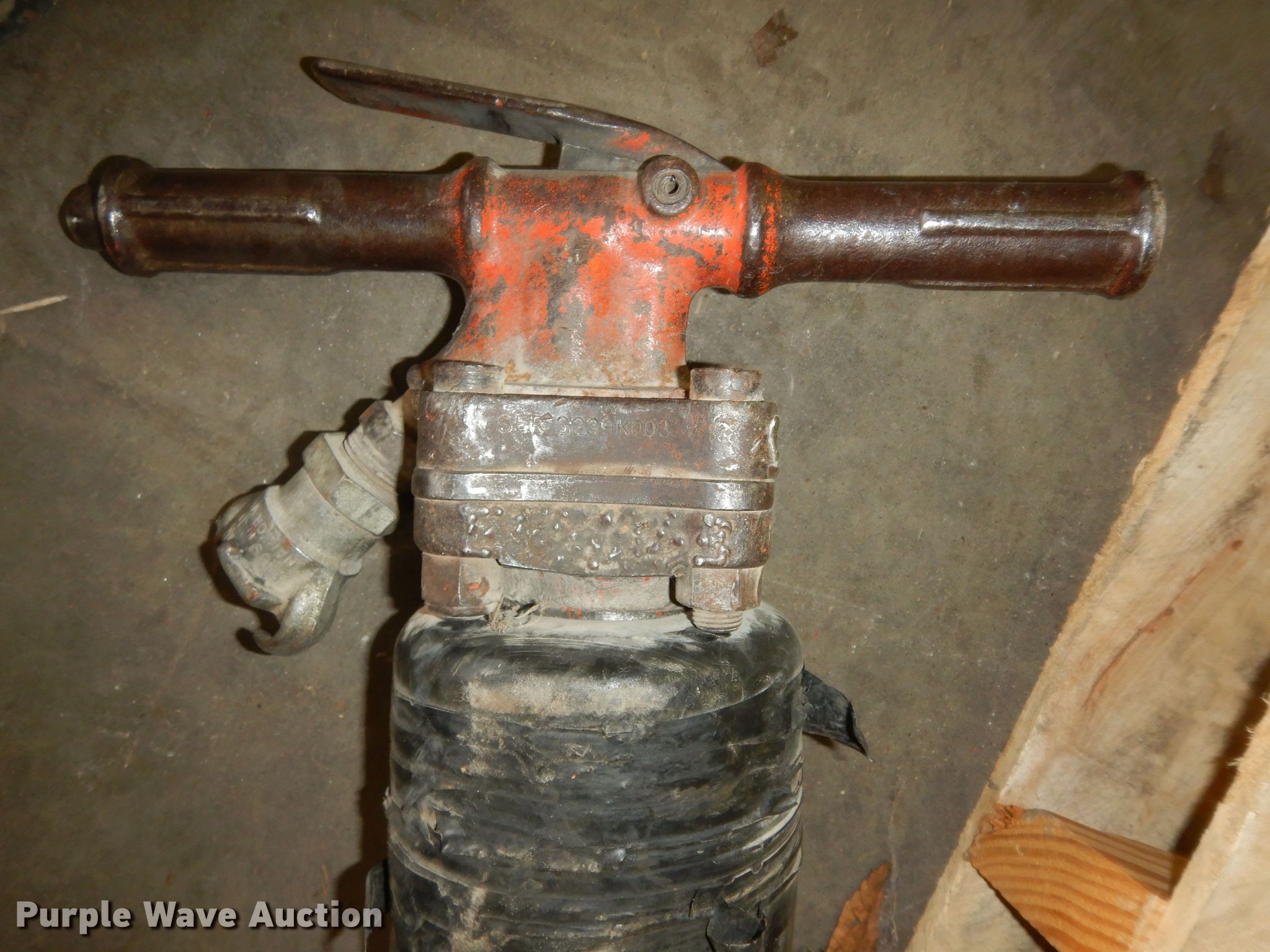 (2) jack hammers in Topeka, KS | Item KF9402 sold | Purple Wave