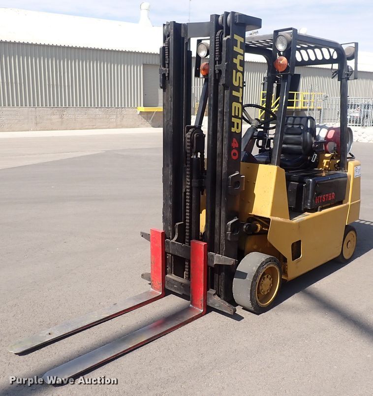 Hyster S40XL forklift in Wichita, KS | Item DQ2999 sold | Purple Wave