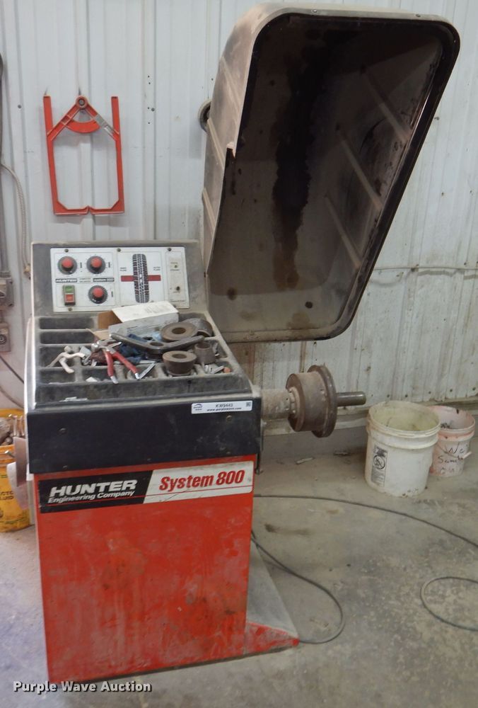 Hunter Engineering System 800 wheel balancer in Bloomfield, IA | Item ...