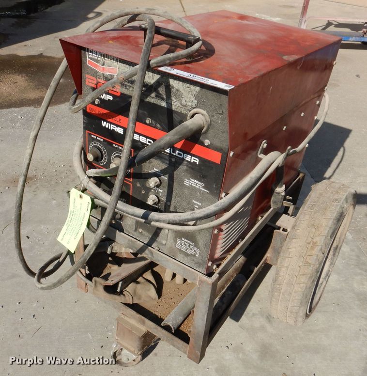 Century 117-042 welder in Bloomfield, IA | Item KW9450 sold | Purple Wave