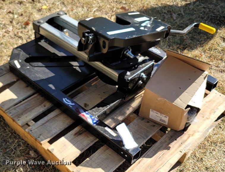 PullRite 2300 fifth wheel hitch in Sparta, MO | Item LN9636 sold ...