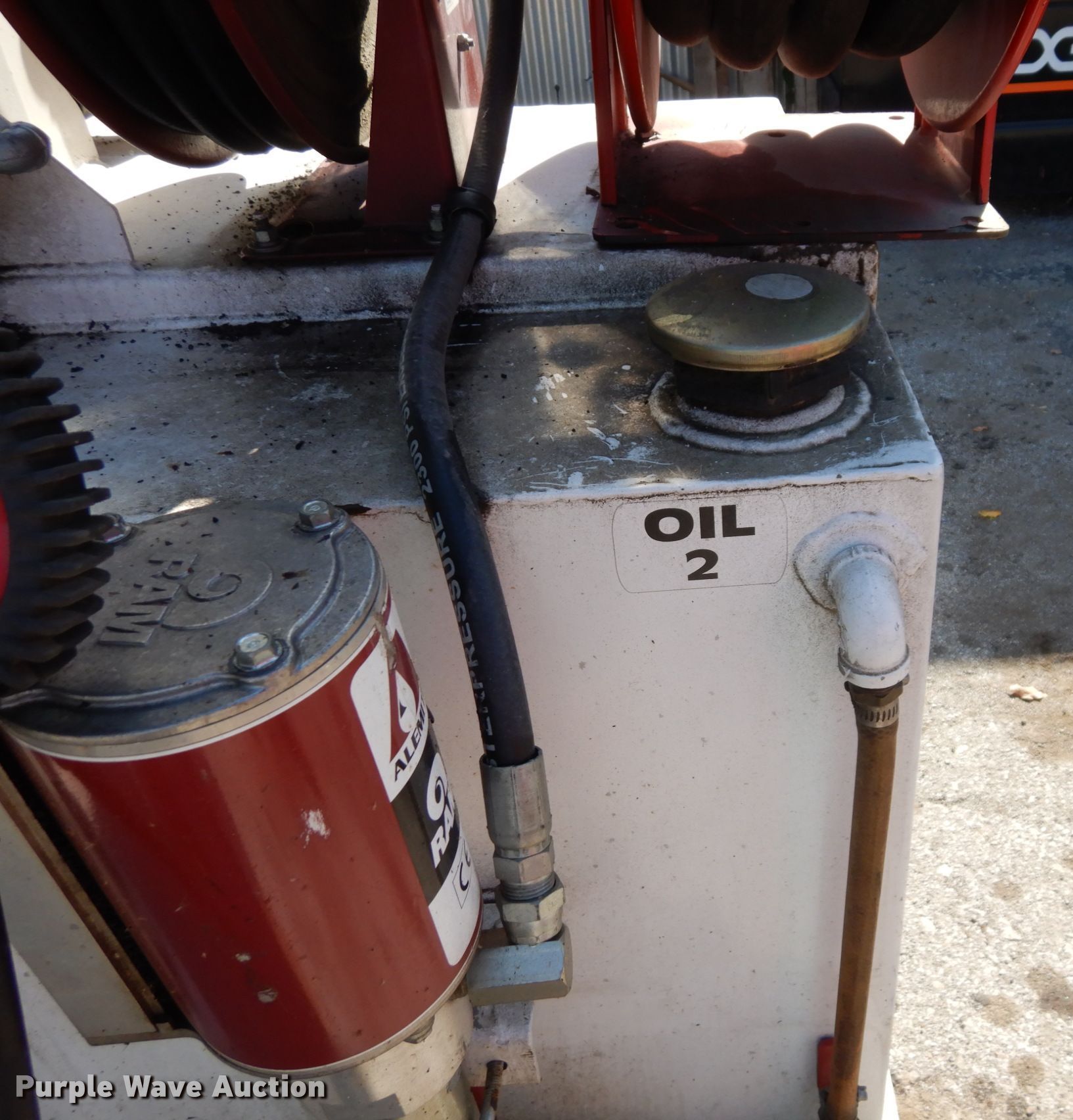 Oil change station in Kansas City, KS | Item DS1454 sold | Purple Wave