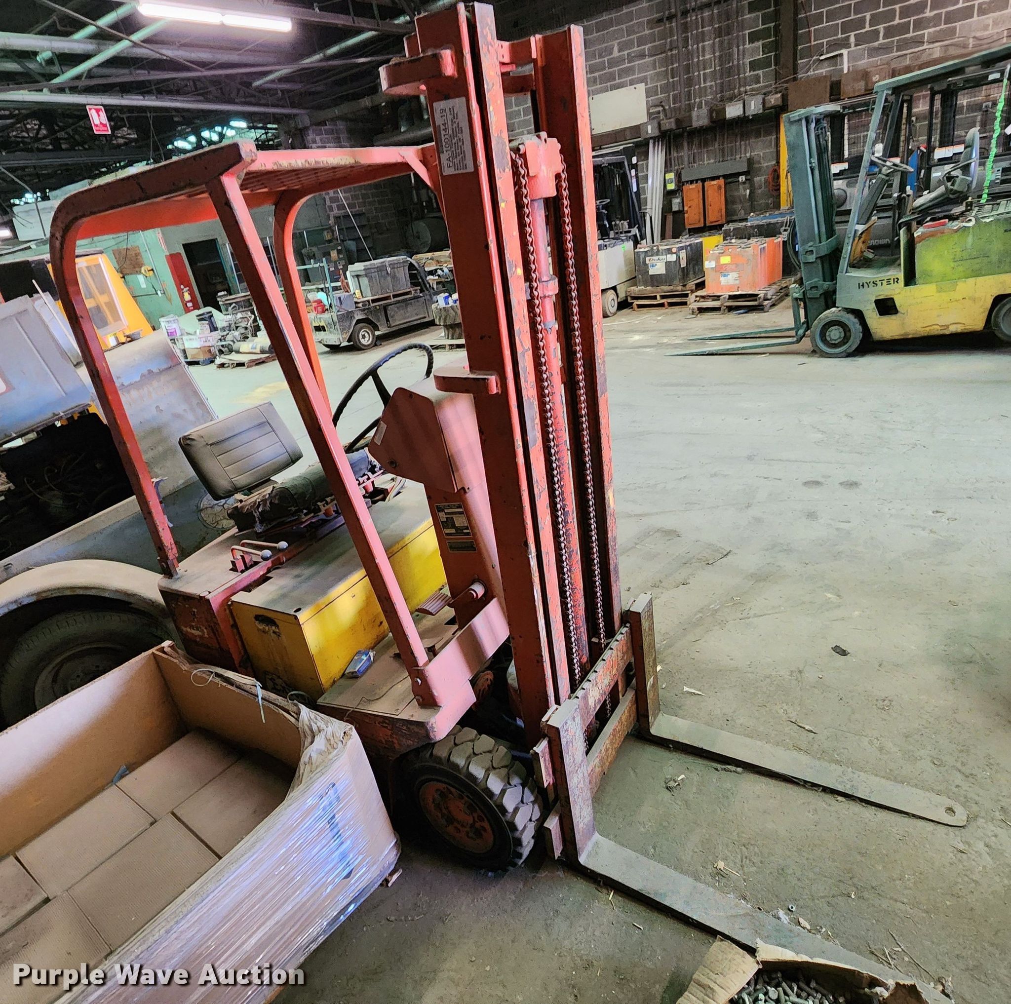 Clark forklift in Kansas City, MO | Item KH9264 sold | Purple Wave