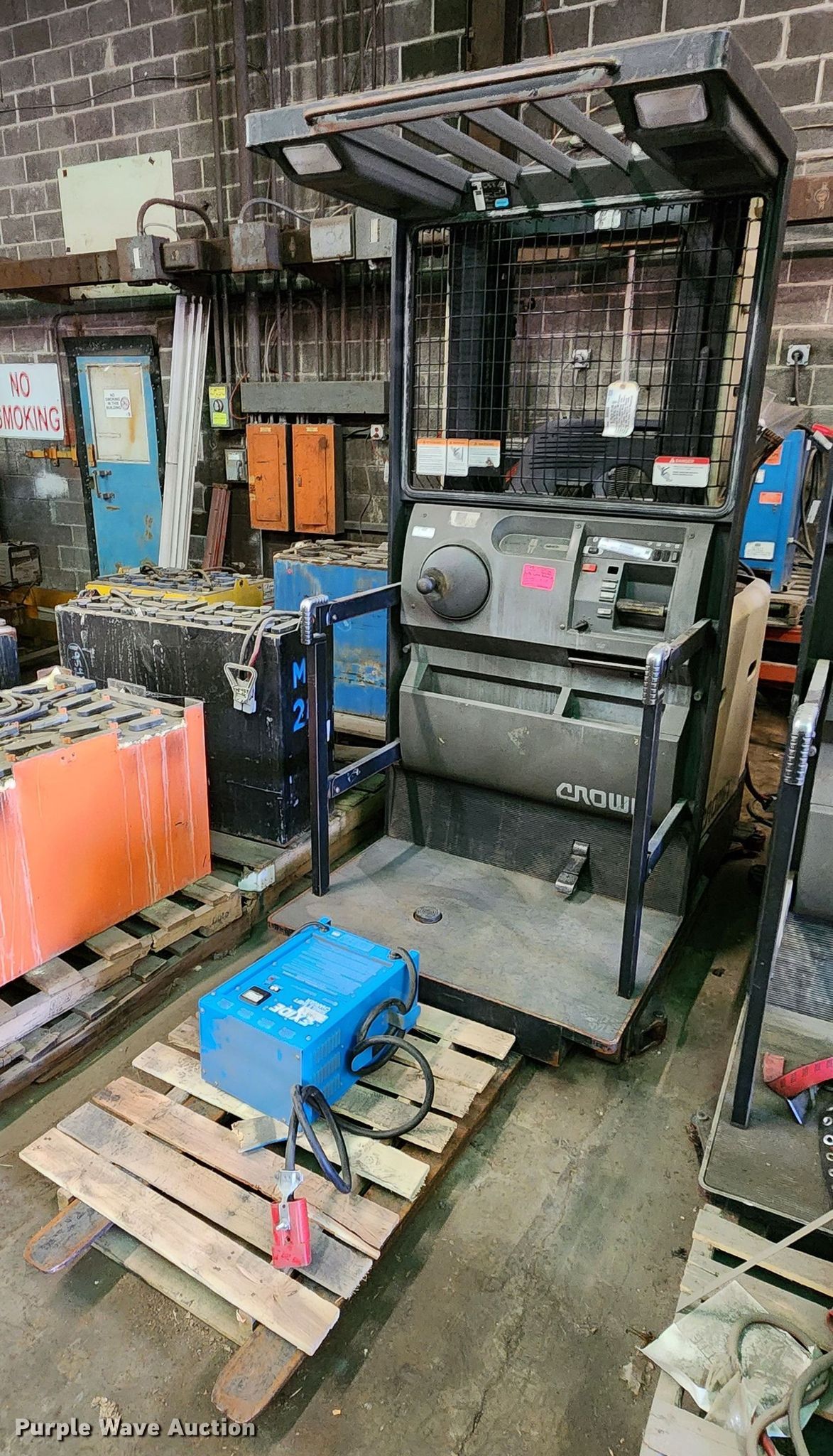 Crown SP3010-30 pallet jack in Kansas City, MO | Item KH9265 sold ...