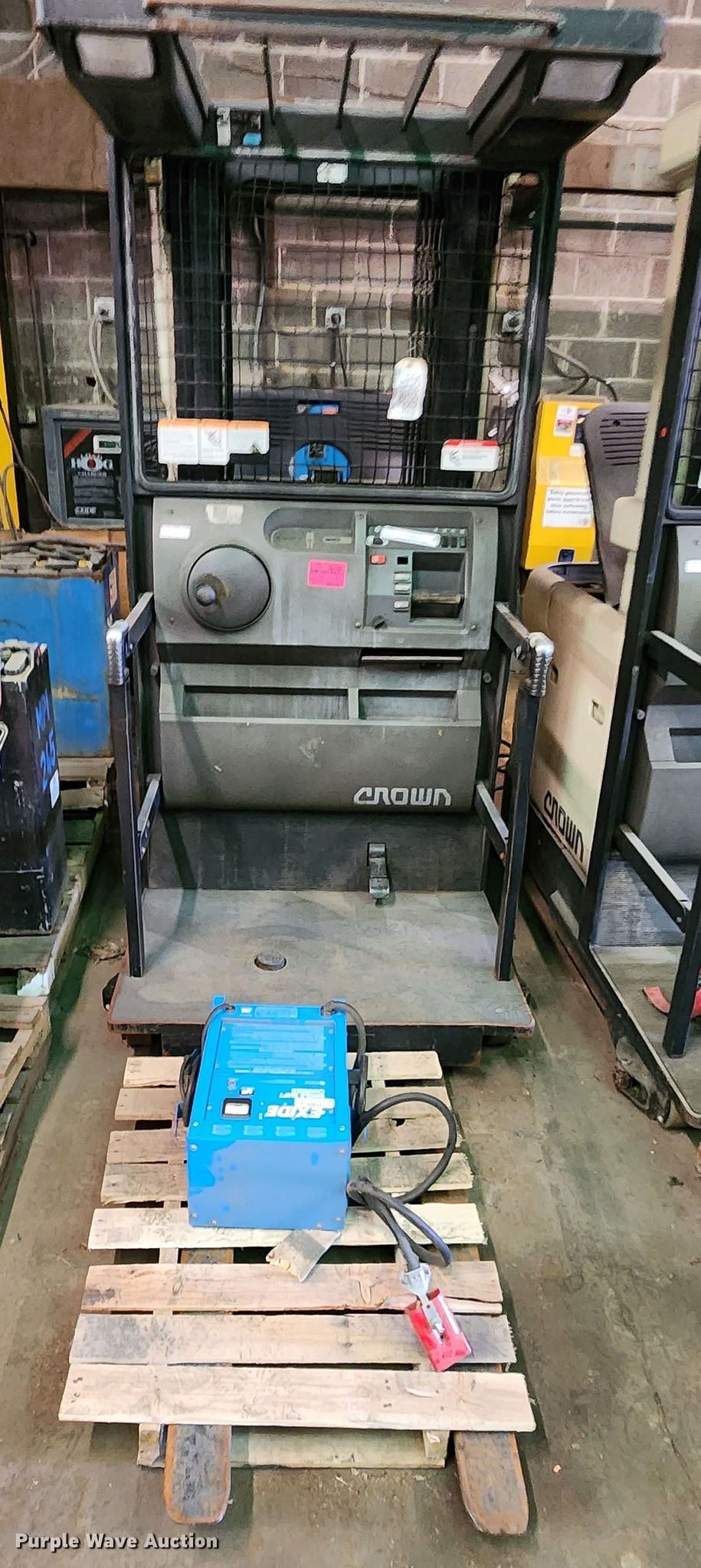 Crown SP3010-30 pallet jack in Kansas City, MO | Item KH9265 sold ...