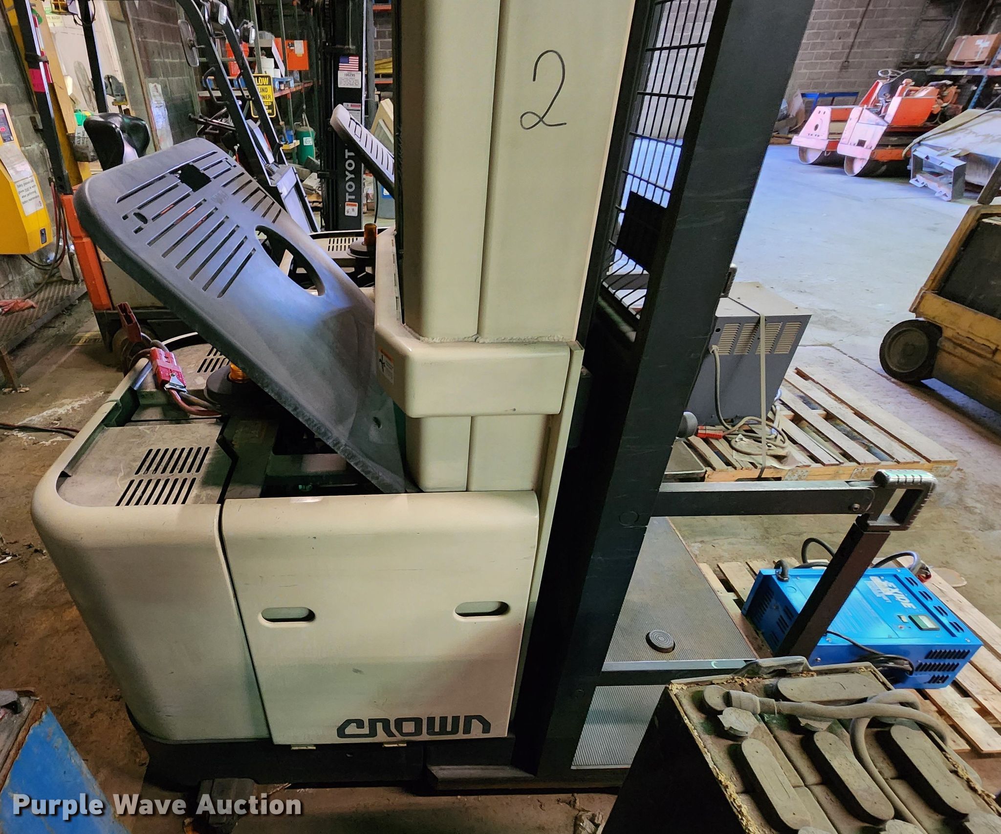 Crown SP3010-30 pallet jack in Kansas City, MO | Item KH9265 sold ...