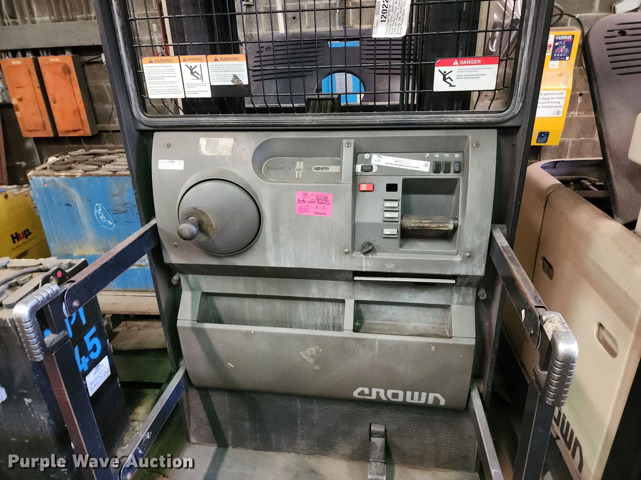 Crown SP3010-30 pallet jack in Kansas City, MO | Item KH9265 sold ...