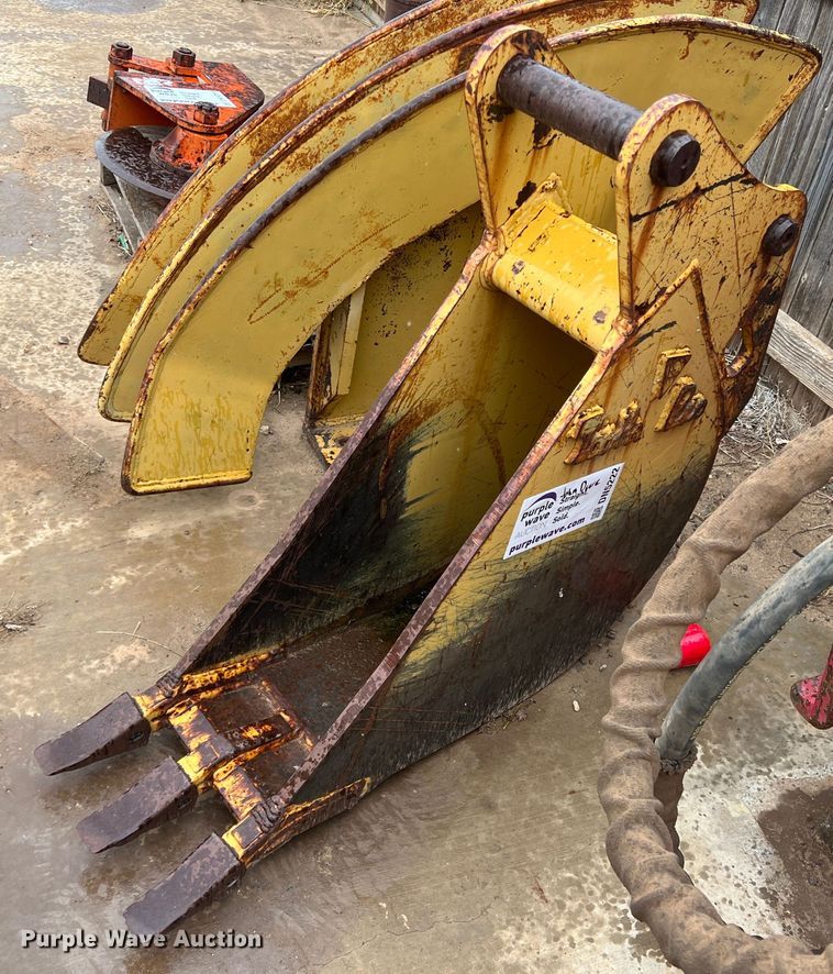 Backhoe bucket in Amarillo, TX | Item DN5222 sold | Purple Wave