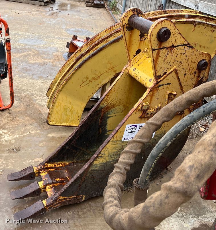 Backhoe bucket in Amarillo, TX | Item DN5222 sold | Purple Wave
