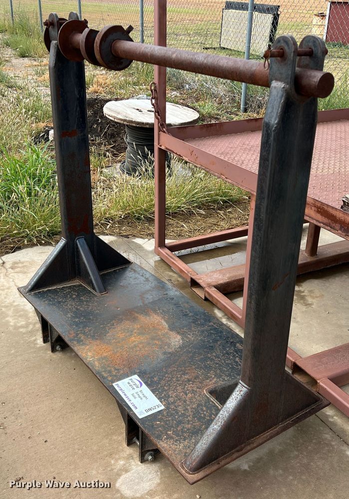 Spool frame in Amarillo, TX | Item DN5235 sold | Purple Wave