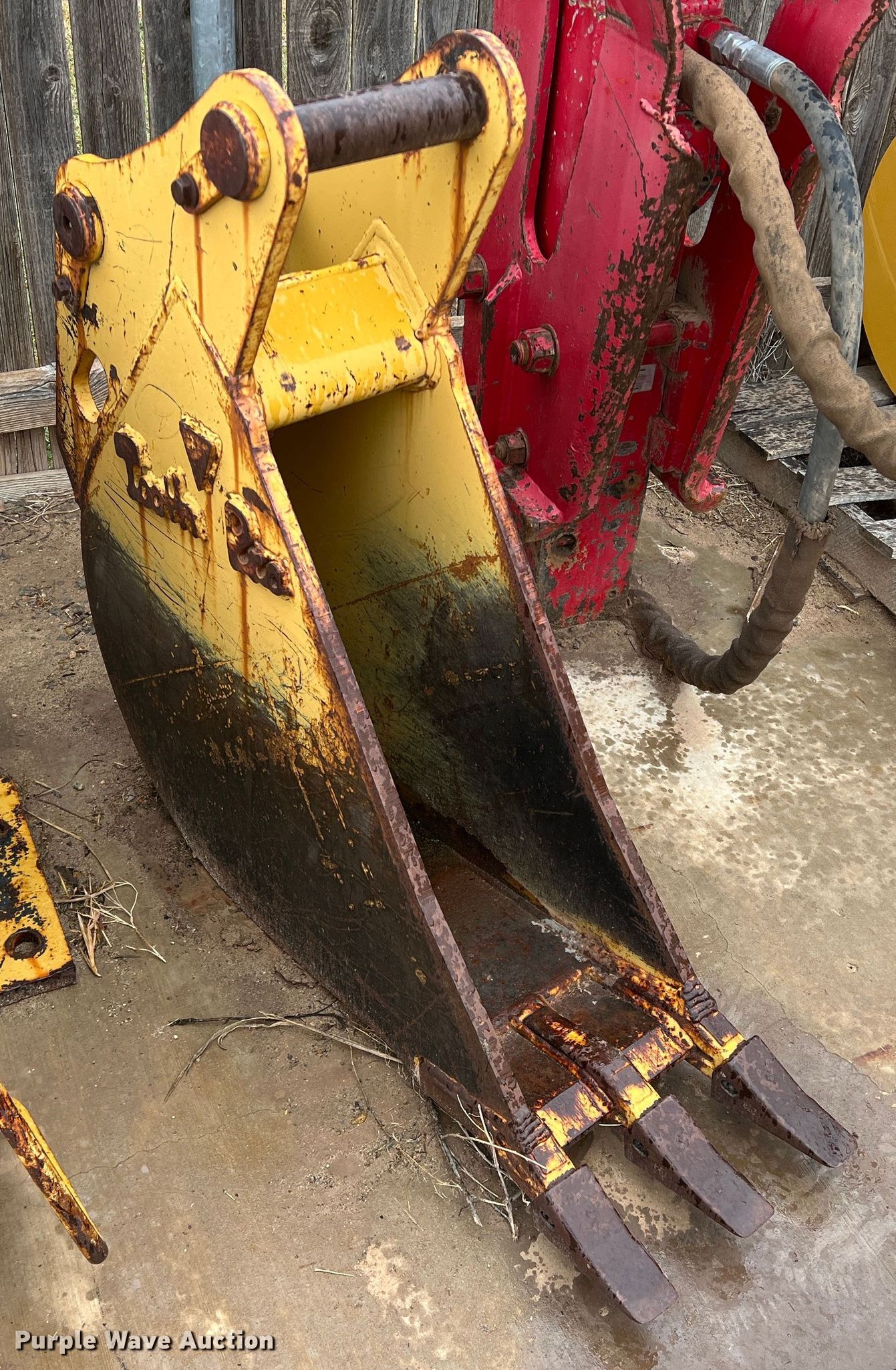 Backhoe bucket in Amarillo, TX | Item DN5222 sold | Purple Wave