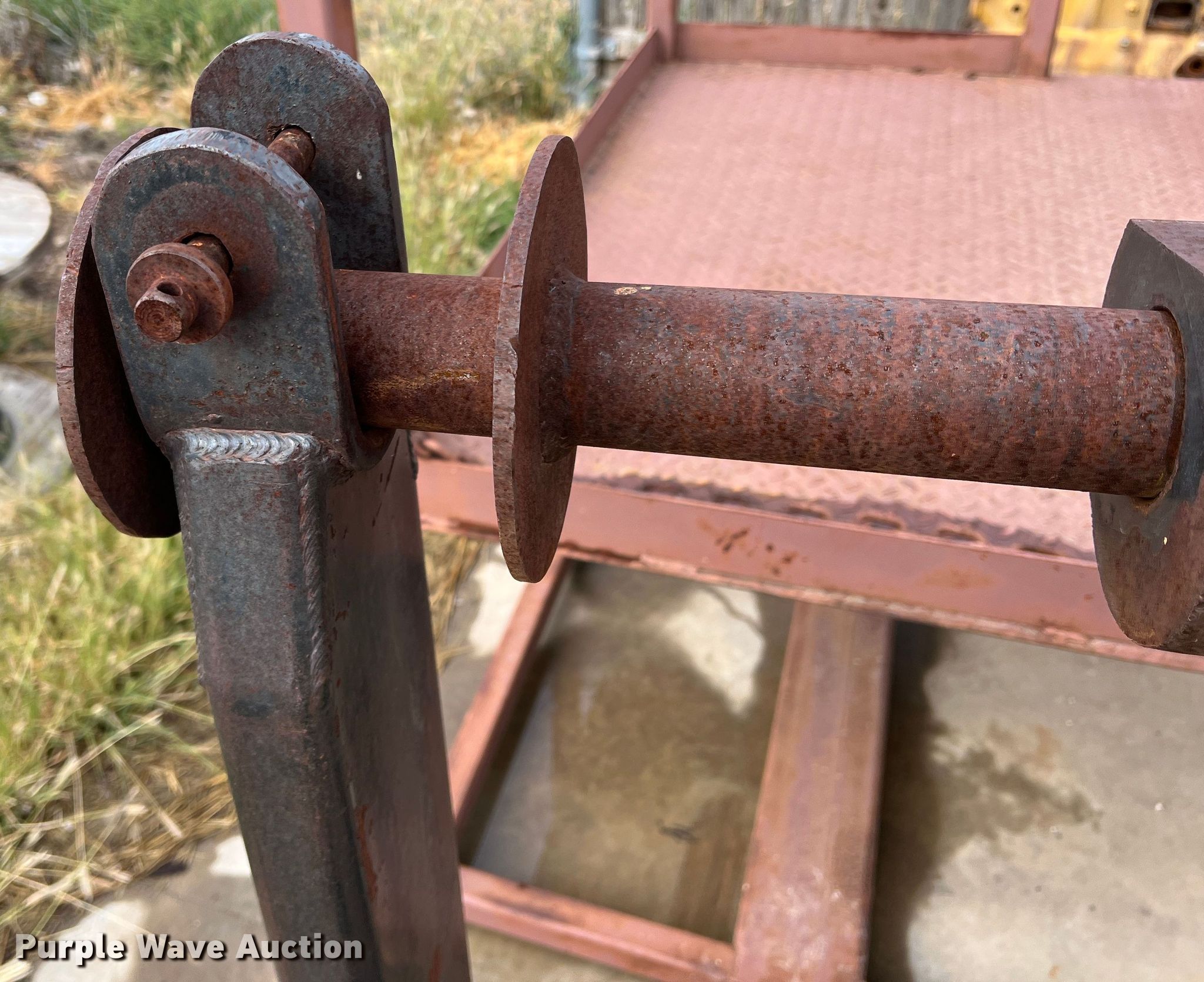 Spool frame in Amarillo, TX | Item DN5235 sold | Purple Wave