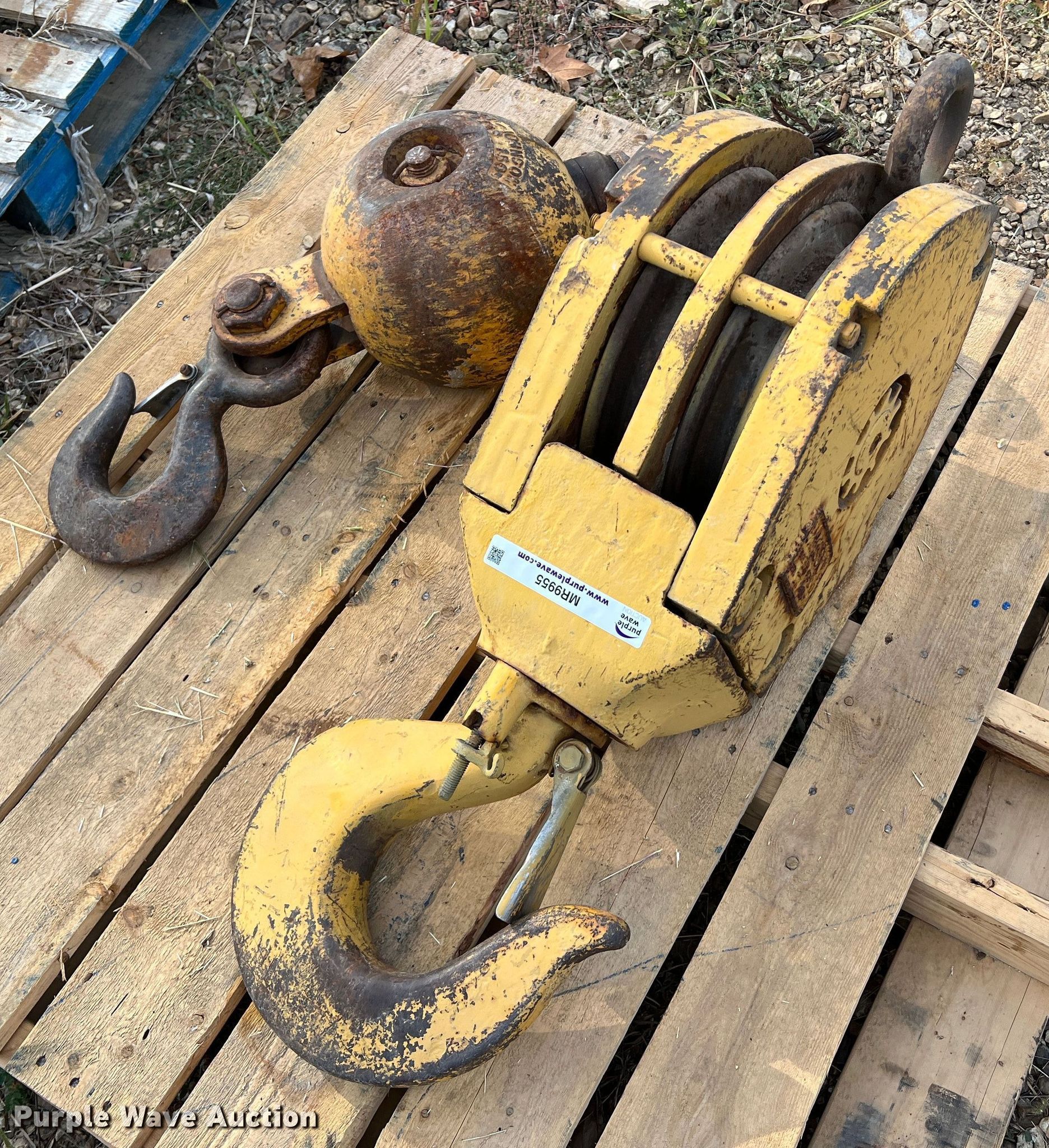 (2) crane hooks in Tebbetts, MO | Item MR9955 sold | Purple Wave