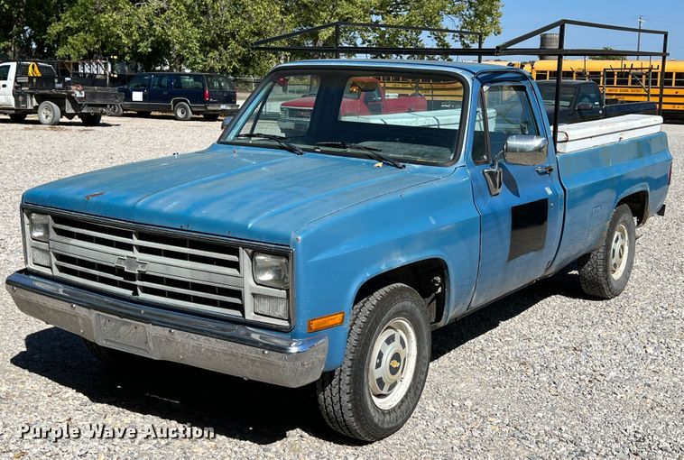 1985 Chevrolet C20 pickup truck in Altamont, KS | Item IA9242 sold | Purple Wave