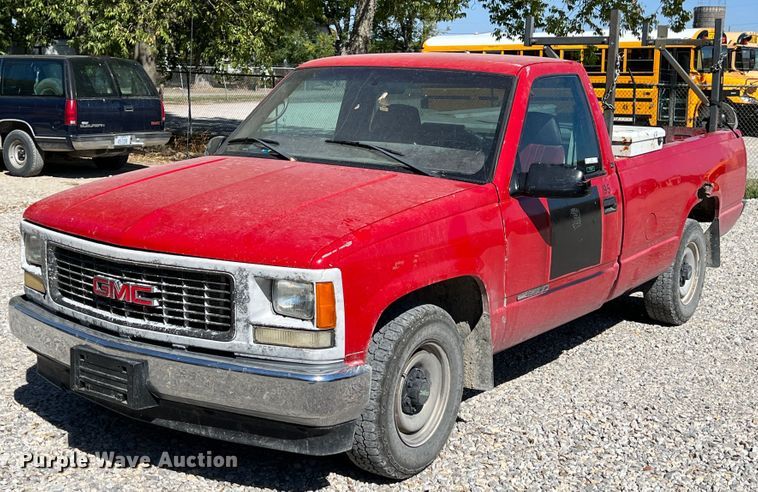 1998 GMC Sierra C2500 pickup truck in Altamont, KS | Item IA9244 sold ...