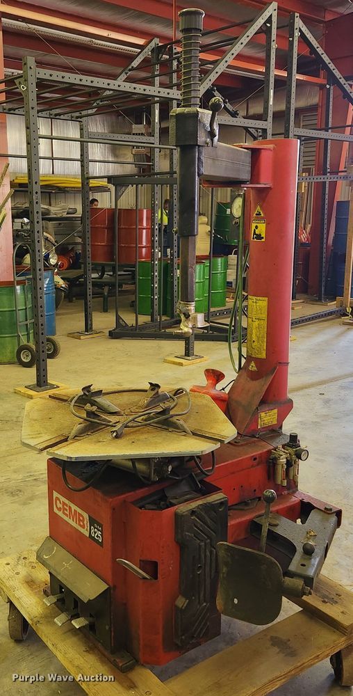 Cemb SM825 tire machine in Hazelwood, MO | Item MK9425 sold | Purple Wave