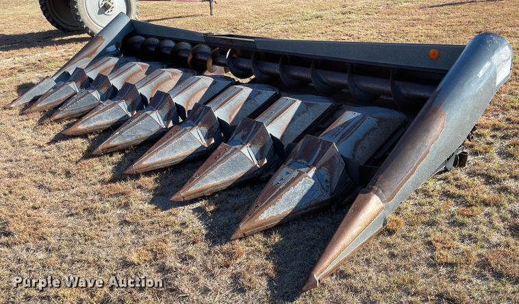 Gleaner 830N corn head in Ellis, KS | Item JD9266 sold | Purple Wave