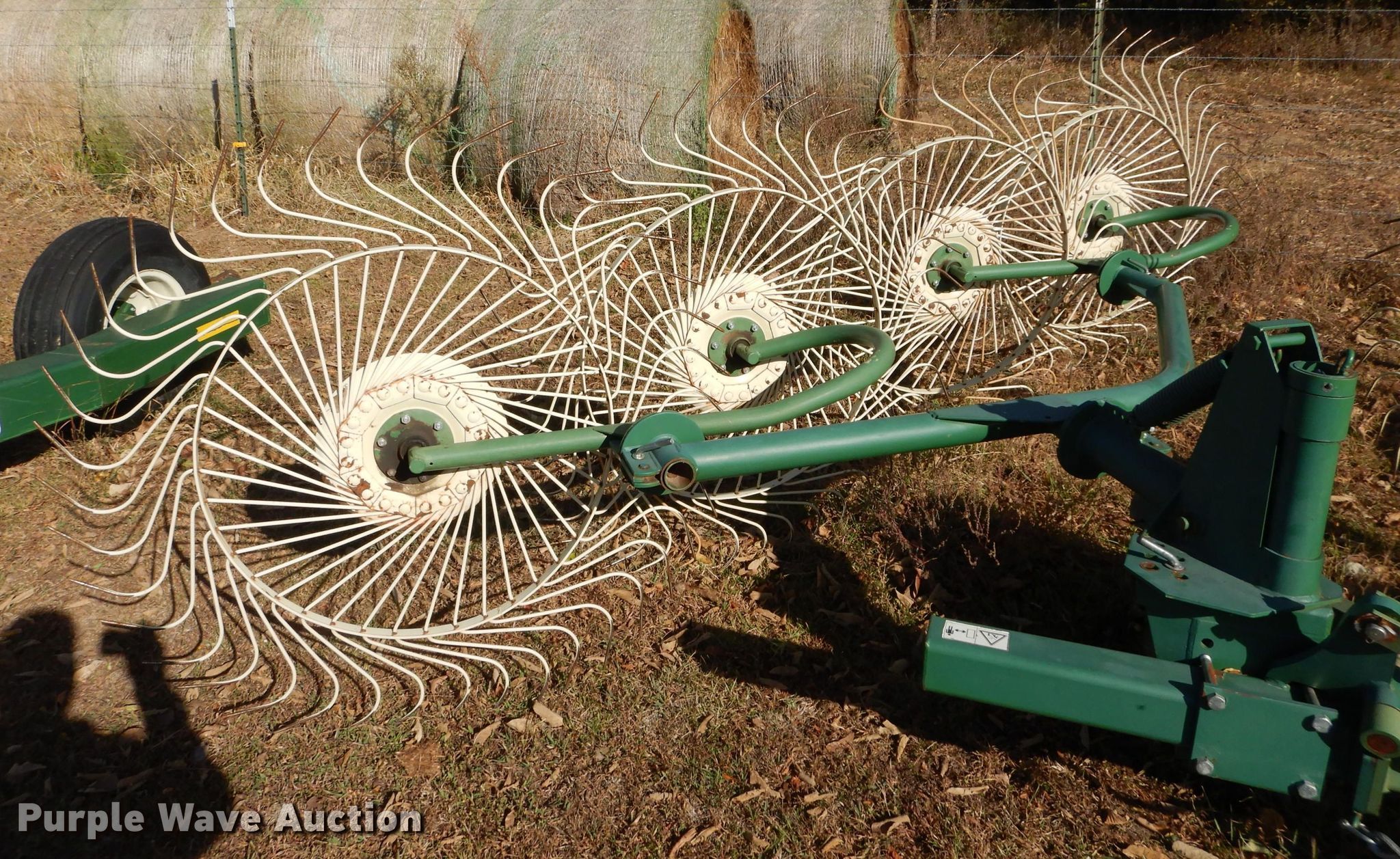 Sitrex H-90 V8 hay rake in Lawrence, KS | Item DS6284 sold | Purple Wave