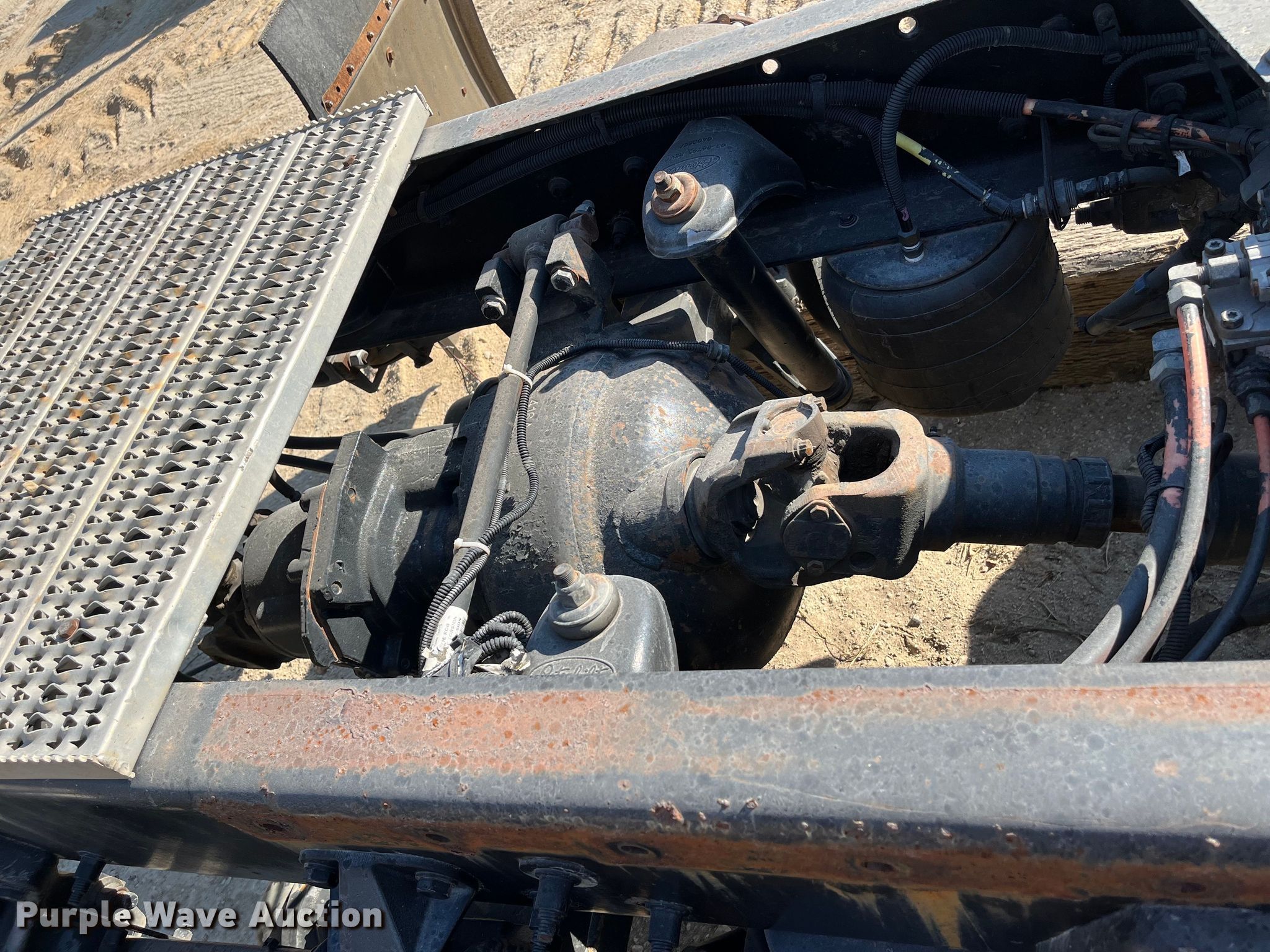 Peterbilt rear axle assembly in Bucyrus, KS | Item MN9294 sold | Purple ...
