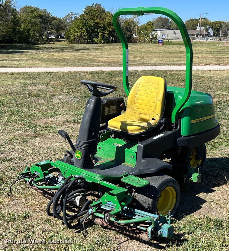 John Deere 2500B reel mower in Gas, KS | Item KF9891 sold | Purple Wave