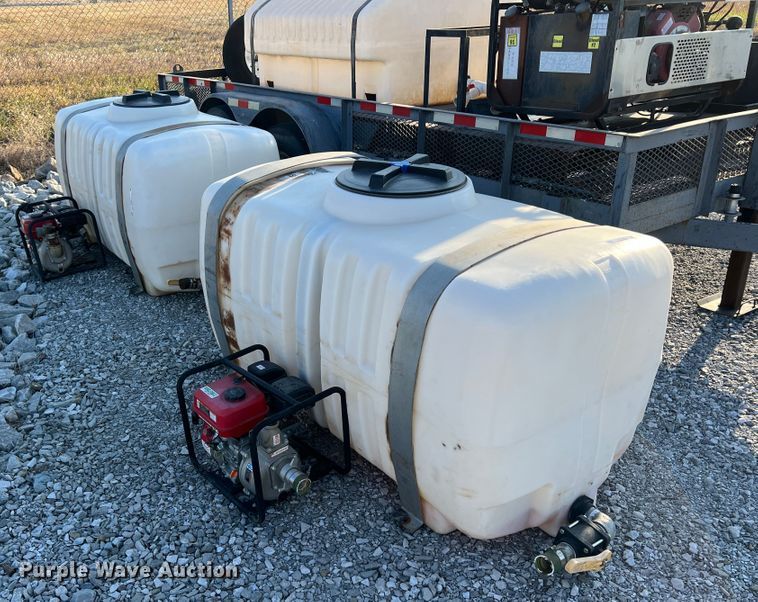 (2) poly tanks in Vinita, OK | Item KF9916 sold | Purple Wave