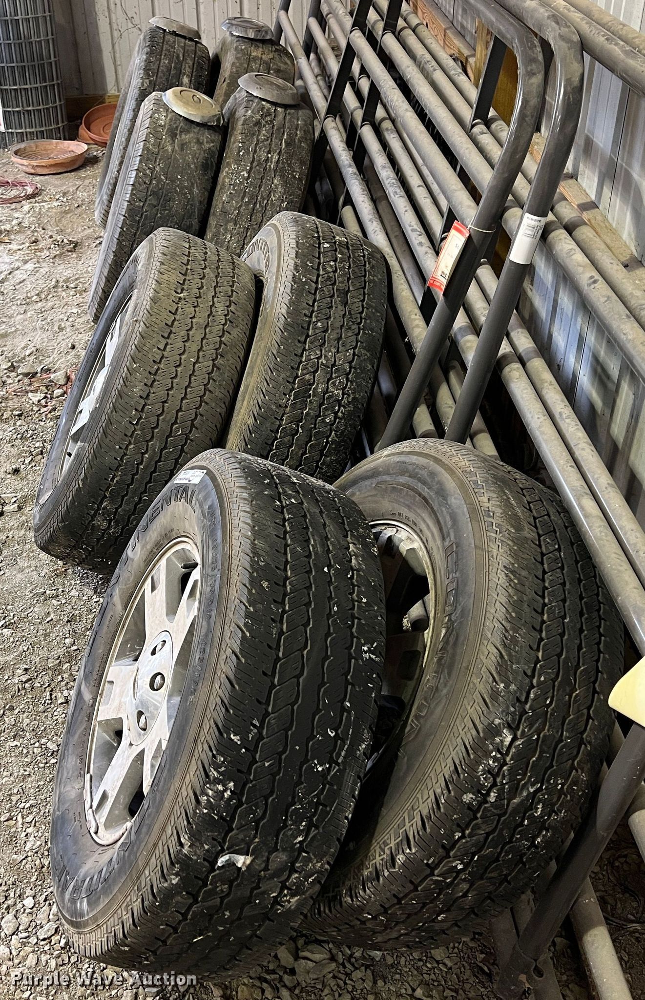 (12) wheels and tires in Mulberry, KS | Item HX9944 sold | Purple Wave