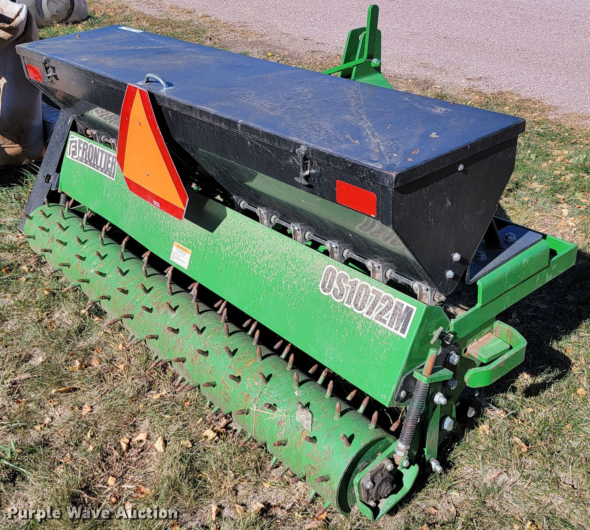 Frontier OS1072M seeder in Yankton, SD | Item LL9608 sold | Purple Wave