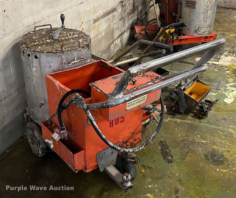 Paint striping equipment in Riverside, MO | Item MN9383 sold | Purple Wave