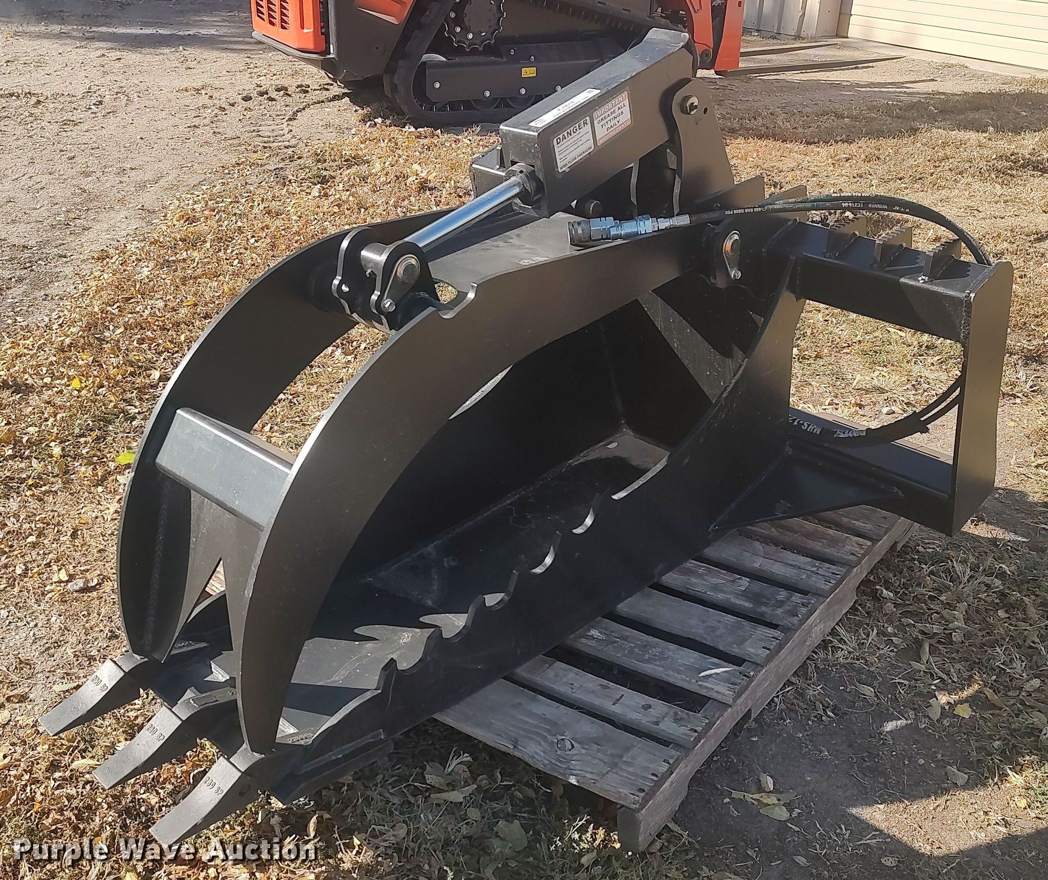 MTL skid steer stump grapple bucket in Goessel, KS | Item KJ9018 sold ...