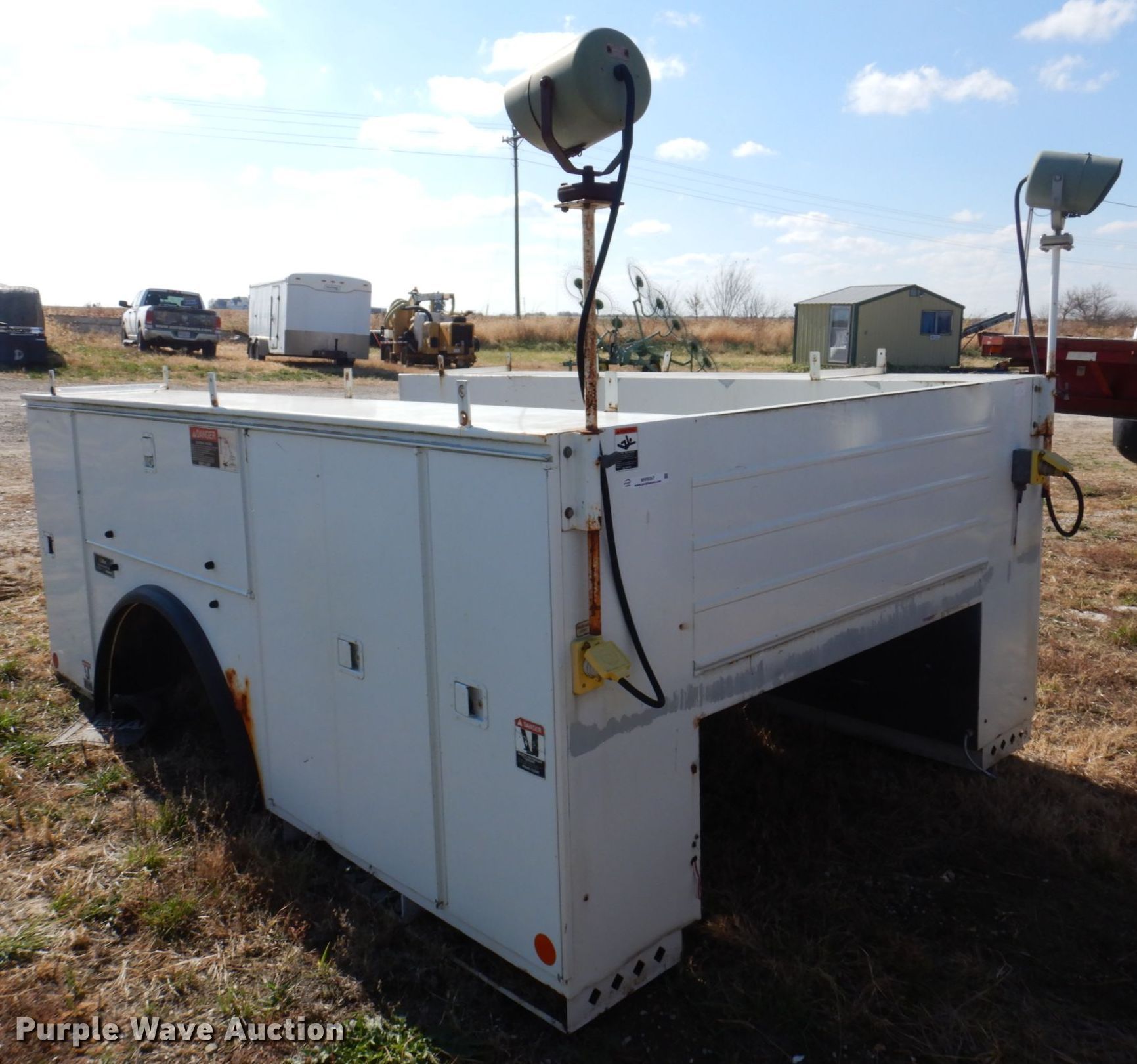 Altec utility bed in Tipton, MO | Item MW9357 sold | Purple Wave