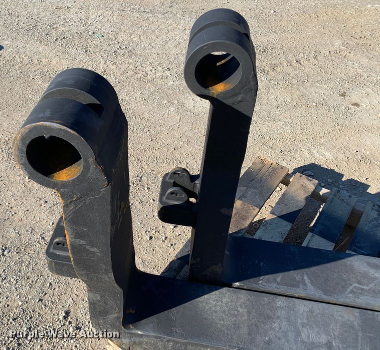 Caterpillar 96" L forks in Tonganoxie, KS | Item JD9181 sold | Purple Wave