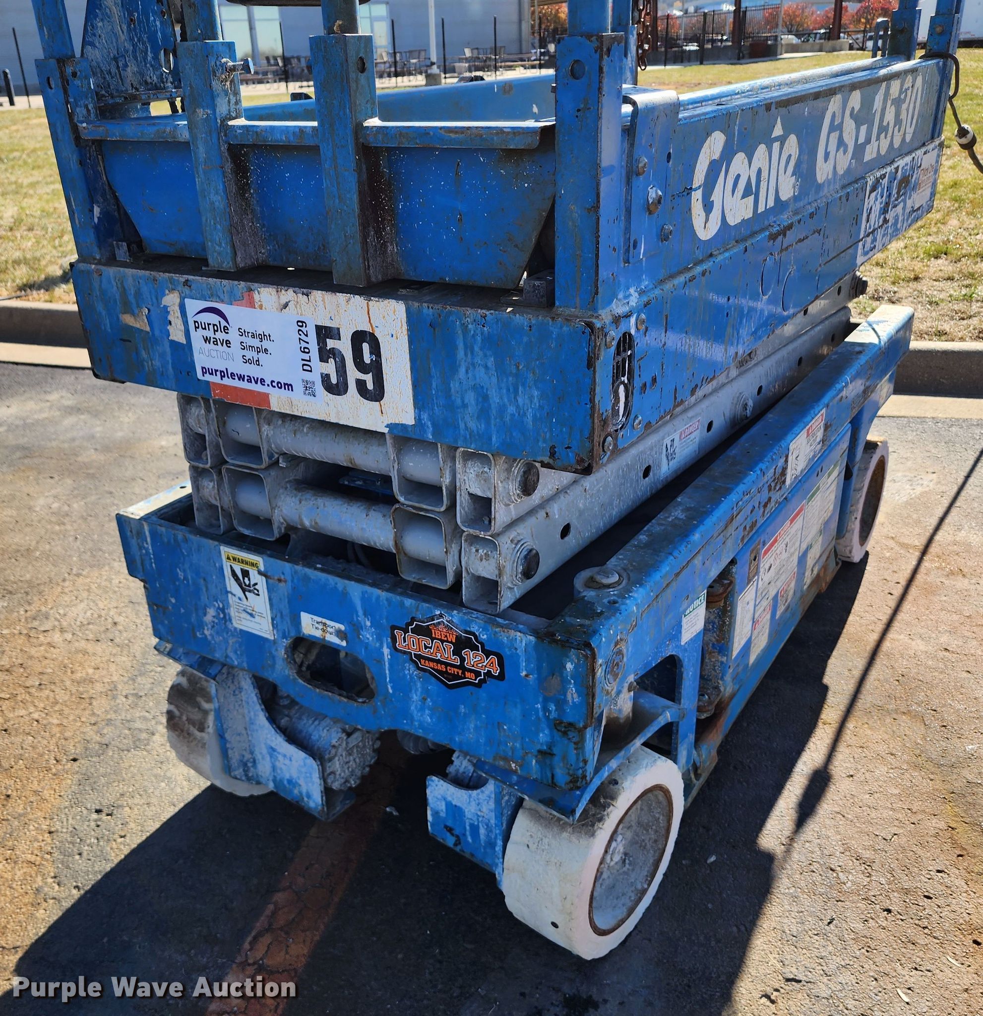 Genie GS1530 scissor lift in Kansas City, MO | Item DL6729 sold ...