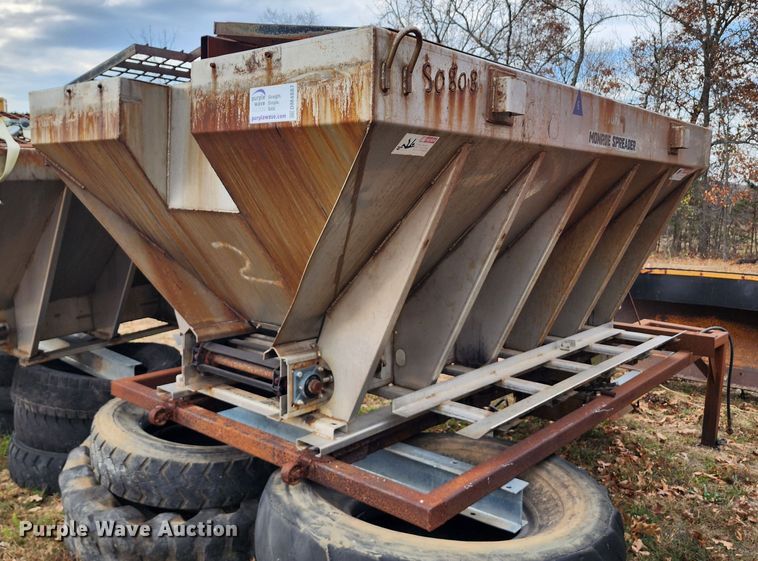 Monroe spreader in Warsaw, MO | Item DM4887 sold | Purple Wave