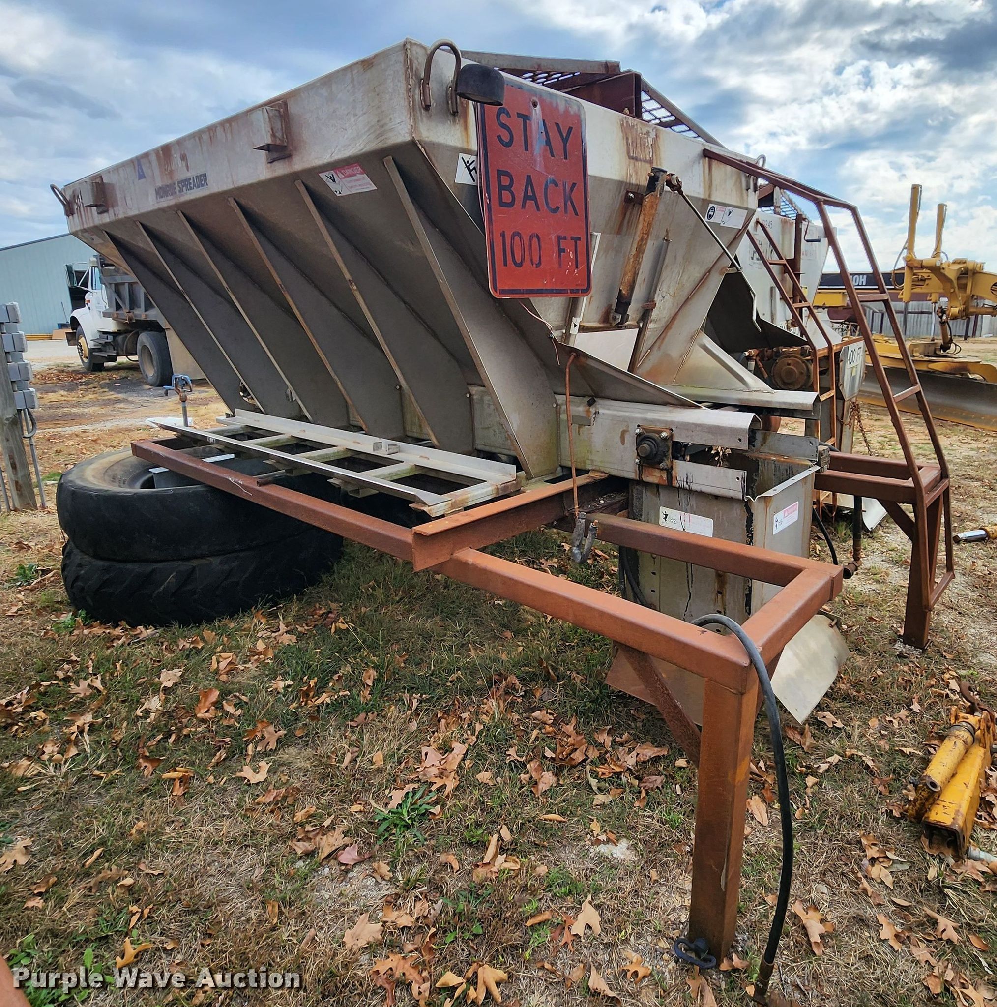 Monroe spreader in Warsaw, MO | Item DM4887 sold | Purple Wave
