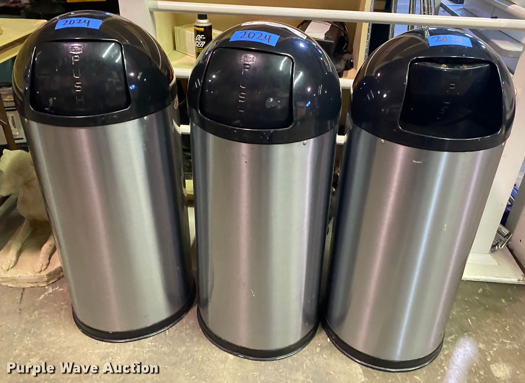(3) trash cans in Tulsa, OK | Item IG9845 sold | Purple Wave