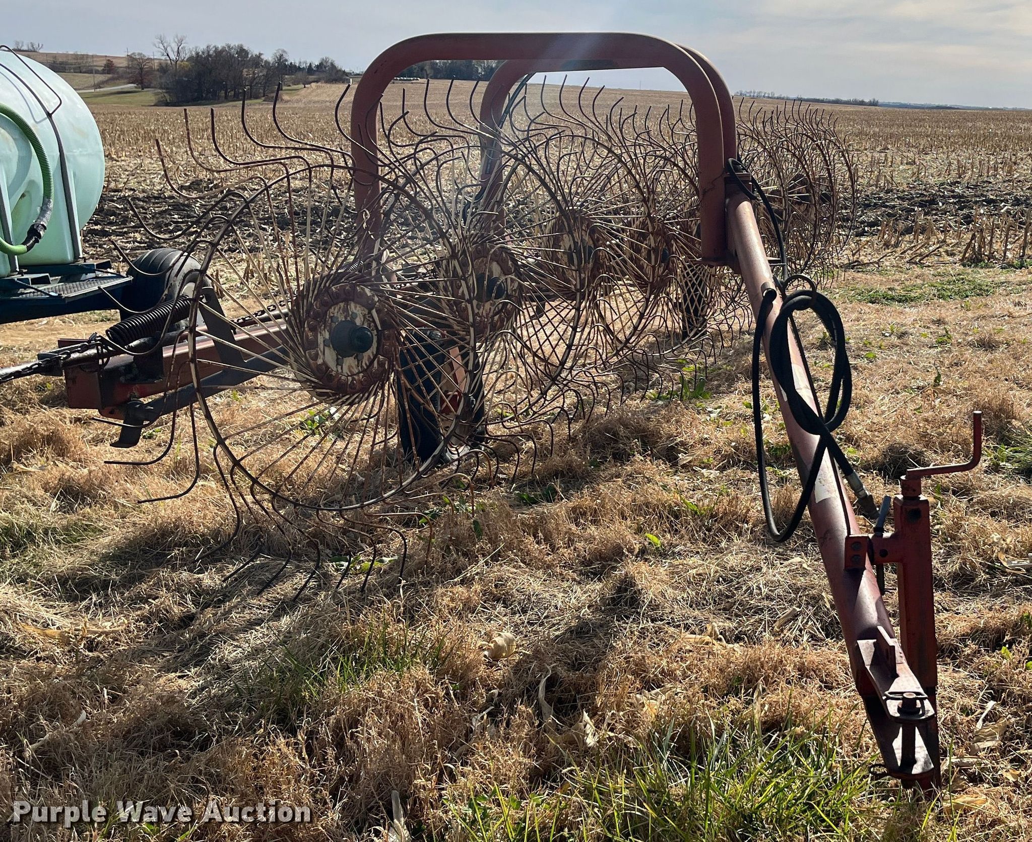 1992 Vicon H1050 hay rake in Bendena, KS | Item DR7339 sold | Purple Wave